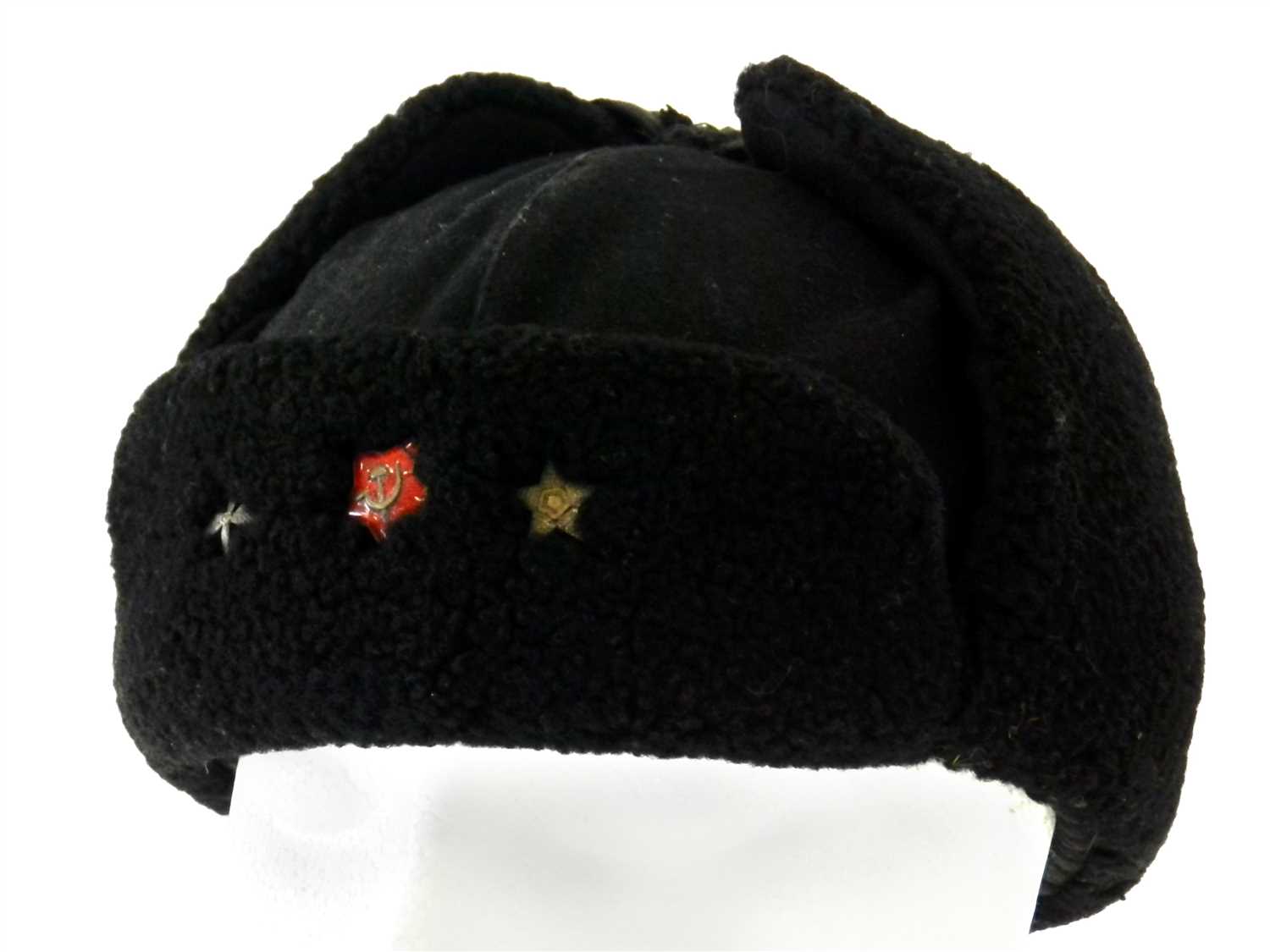 WW2 Soviet Russian M40 Ushanka Barnebys ww2-soviet-russian-m40-ushanka-barnebys