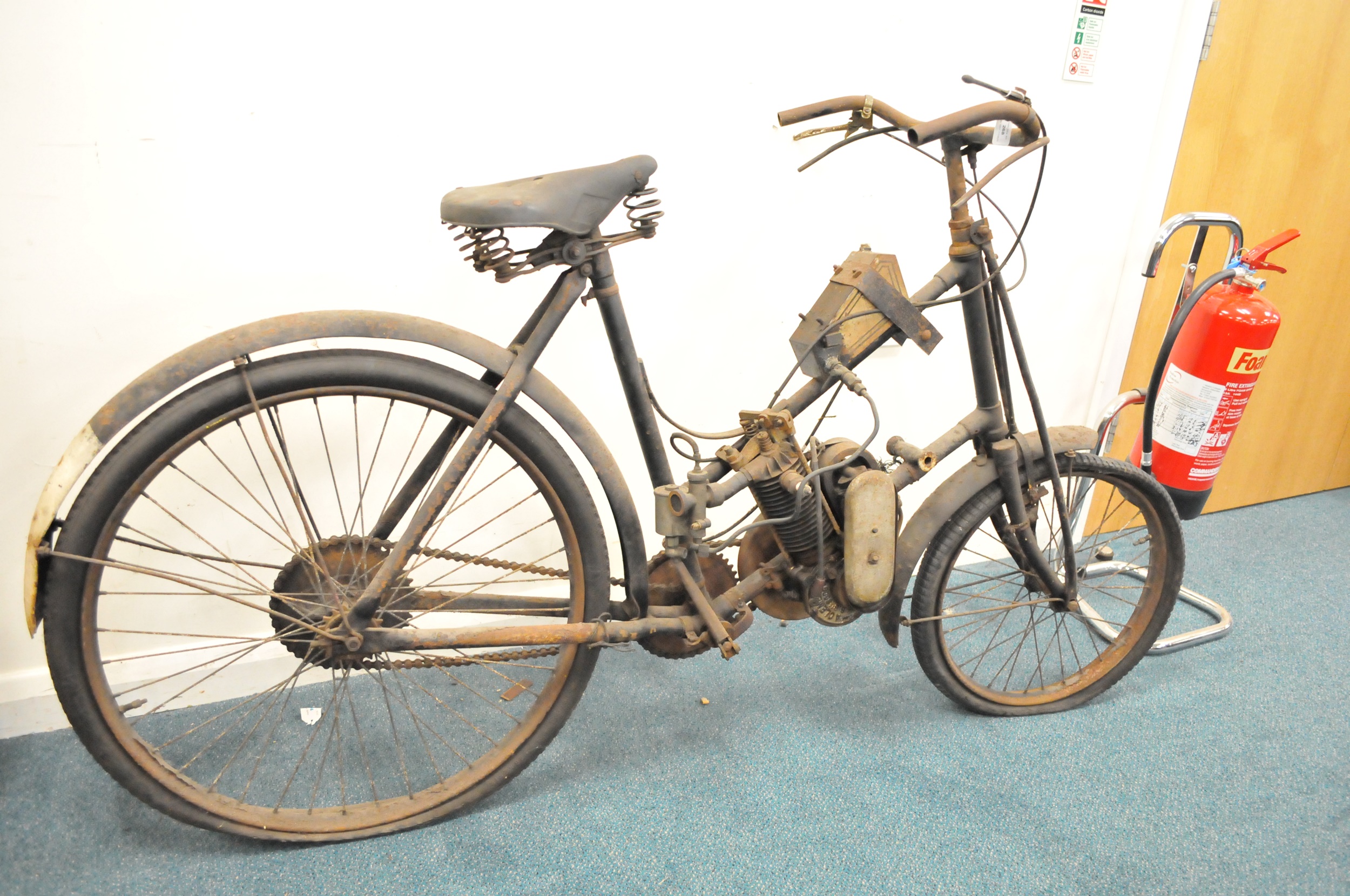 Lot 268 - A rare, early motorised bicycle, circa 1902