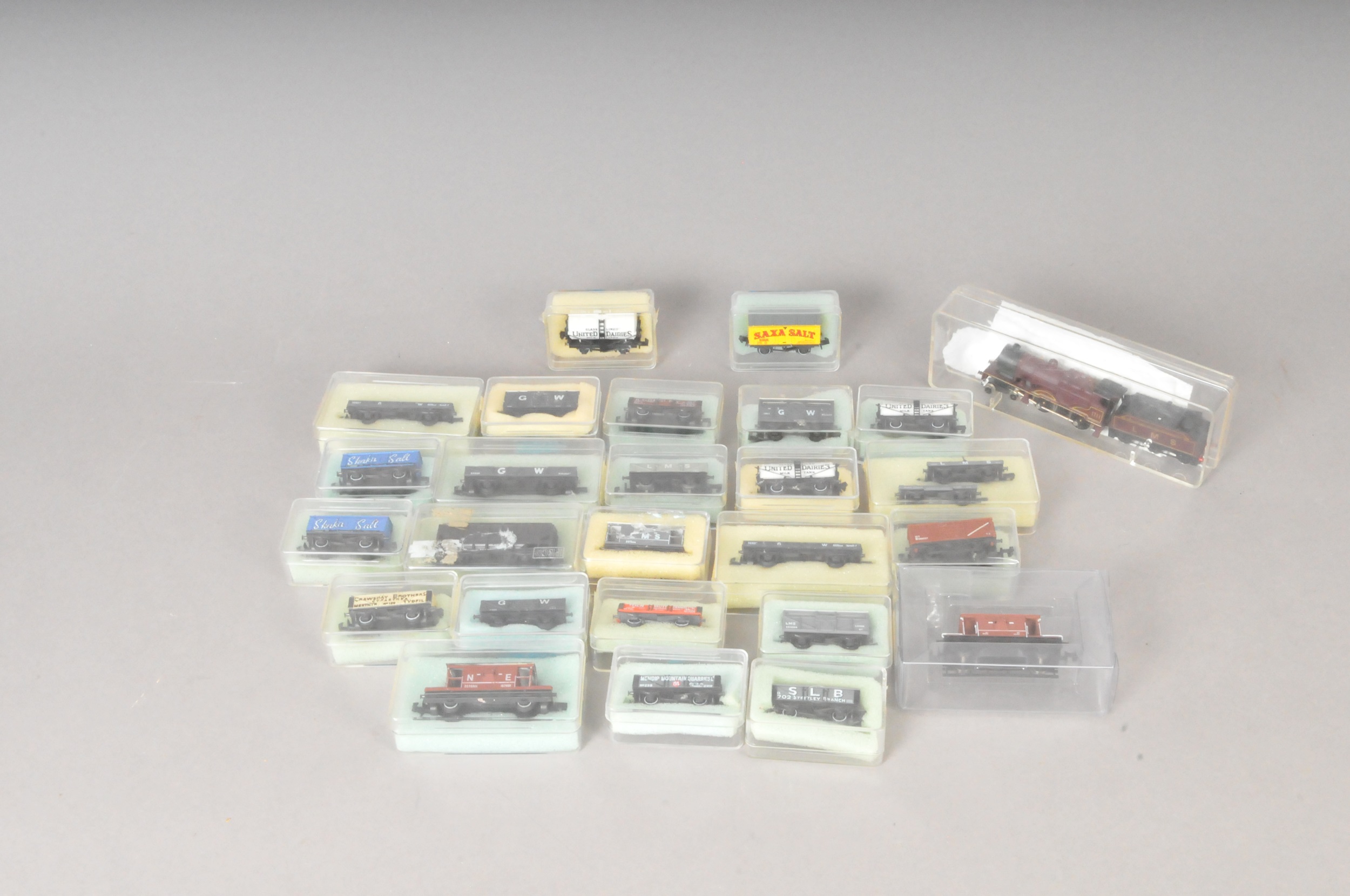 Lot 435 - A comprehensive collection of boxed N gauge