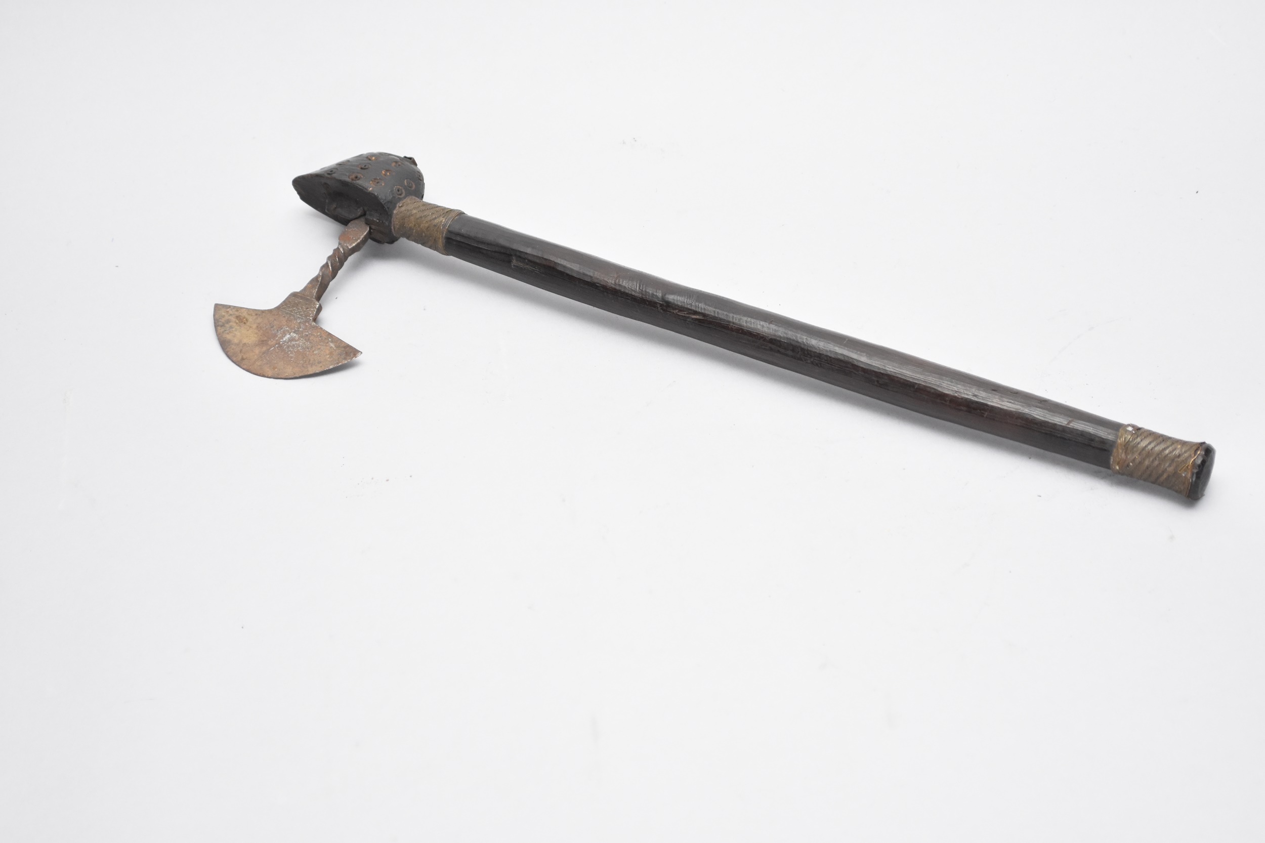 Lot 455 - A Southern African tribal Shona axe