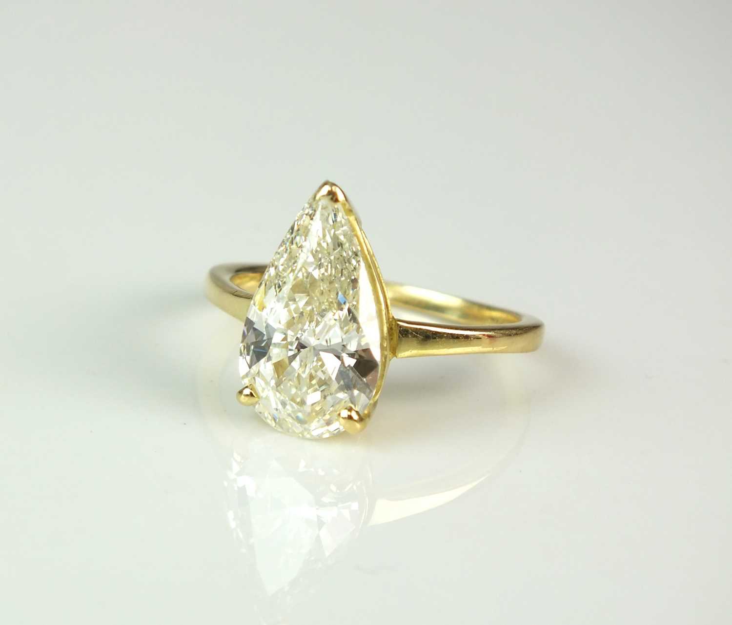Lot 37 - An 18ct gold single stone pear shaped diamond