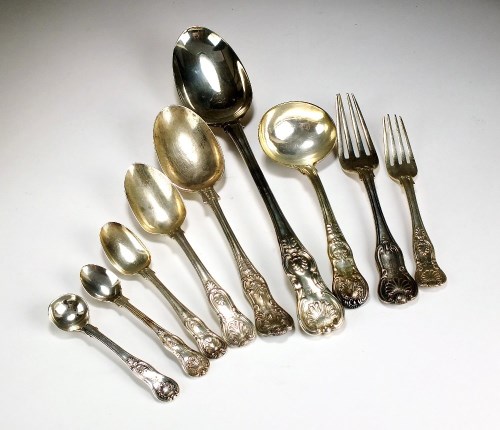 Lot 122 - A harlequin part set of Queens pattern
